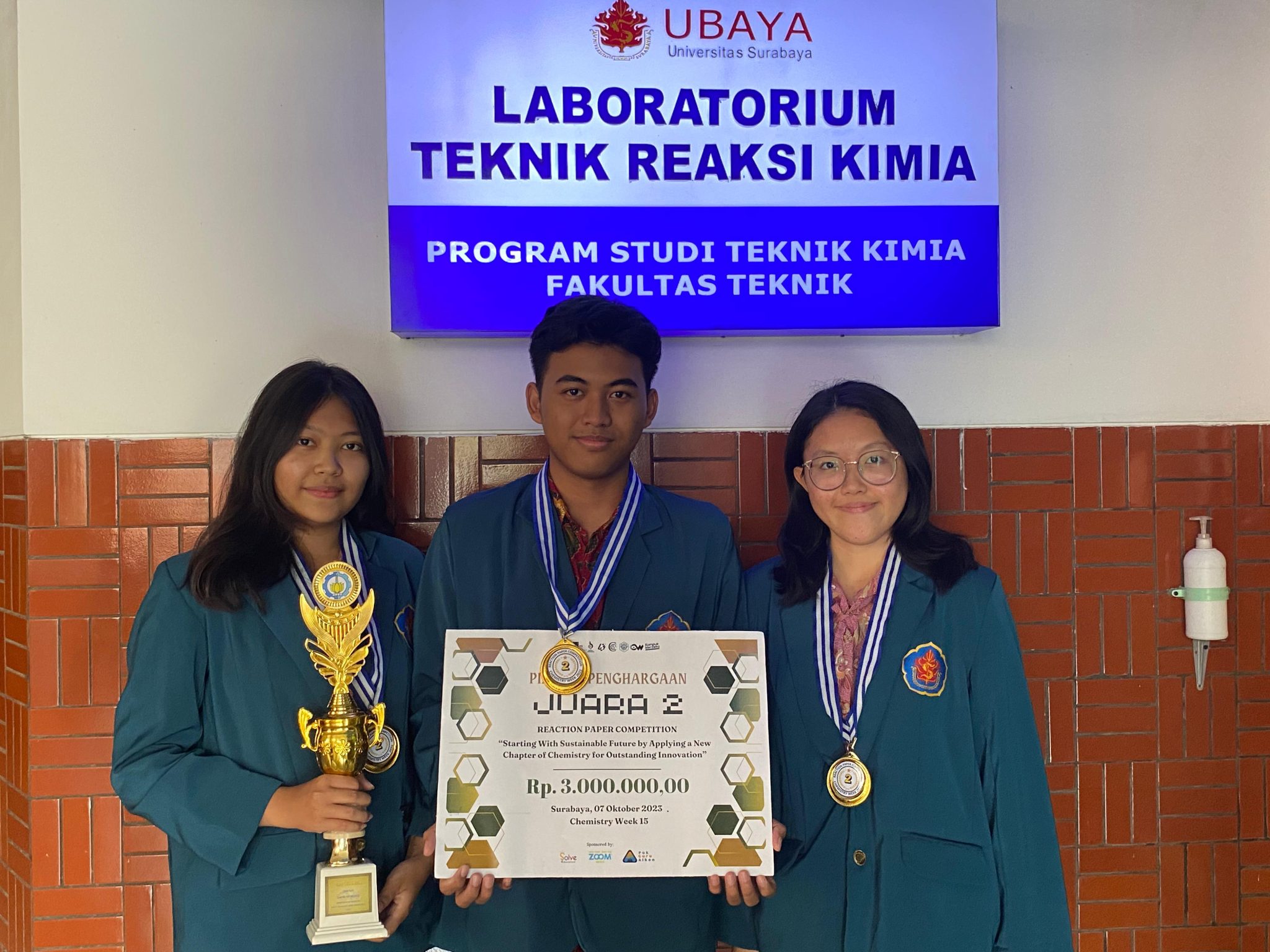 Mahasiswa Teknik Kimia Ubaya Raih Juara 2 dalam Lomba REACTION – Fakultas Teknik Universitas ...