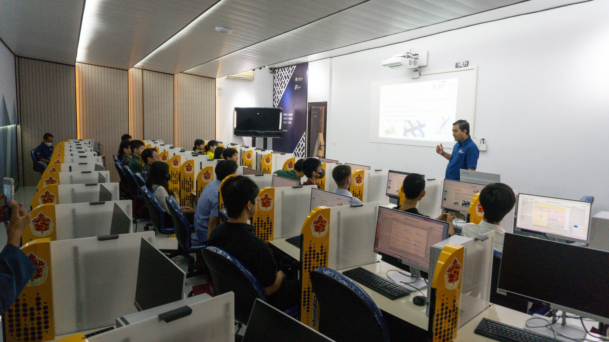 Memperkenalkan Teknik Informatika UBAYA Kepada Siswa SMA : UBAYA IT ...