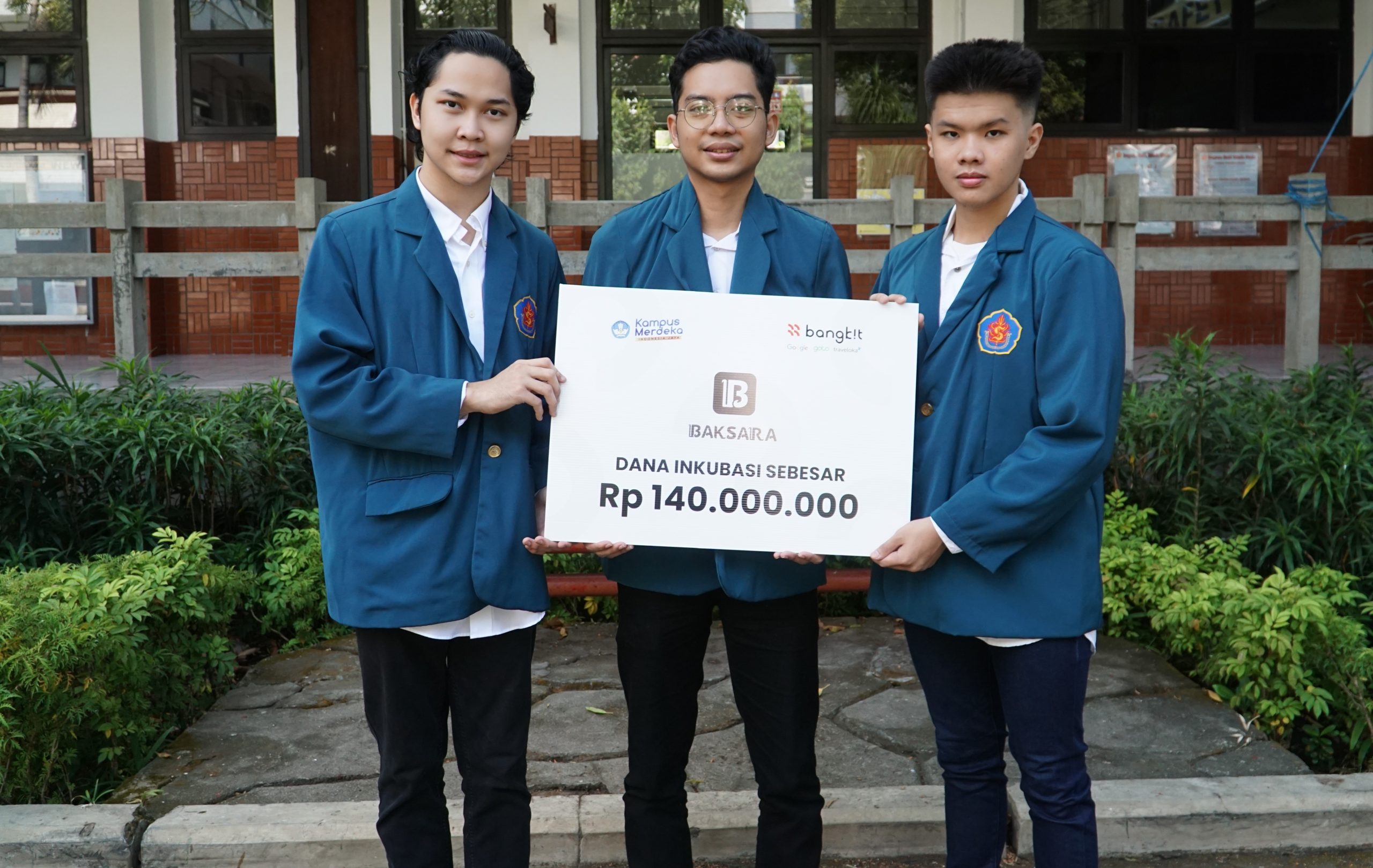 Mahasiswa Informatika UBAYA Meraih Lulusan Terbaik Bangkit Academy dan ...